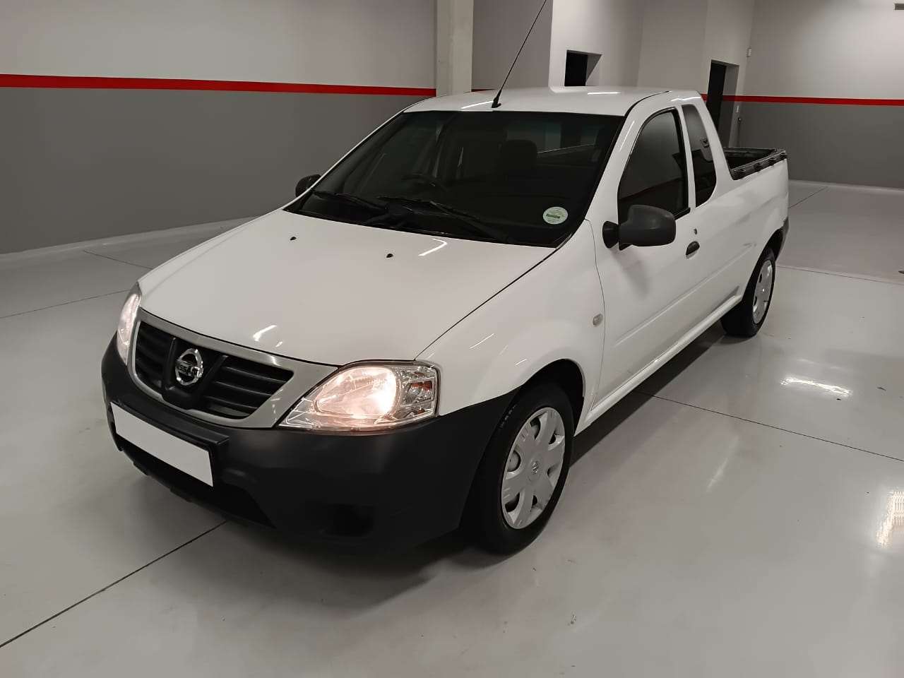 2021 Nissan NP 200 NP200 1.6 8V Q2FyTGlzdGluZzo1NTgyMzA R169900 | Avo Auto